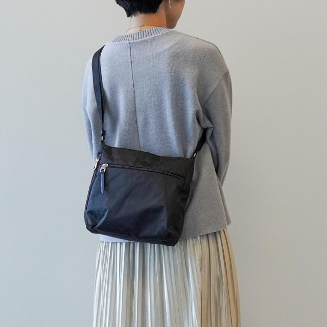 プログレ（PROGRES）/ショルダーバッグ 大 軽量 強撥水