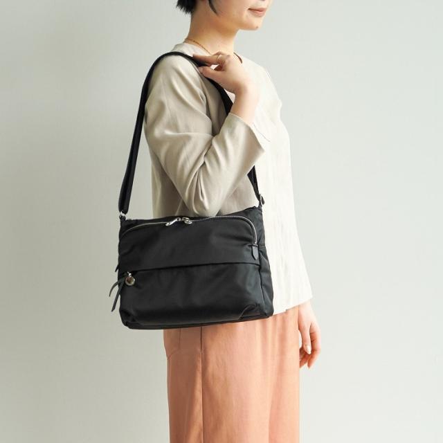 プログレ（PROGRES）/ショルダーバッグ 中 軽量 68372 PROGRES/プログレ