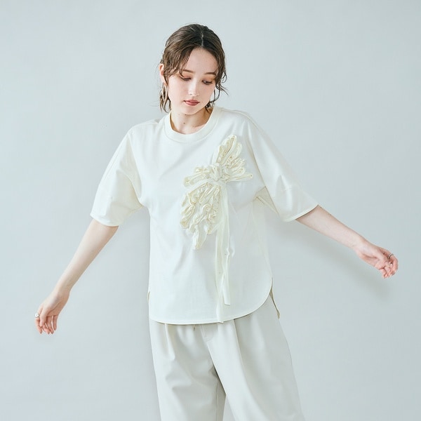 オーディア ミューズ（Audie a Muses）/リボンモチーフ加工カットソー