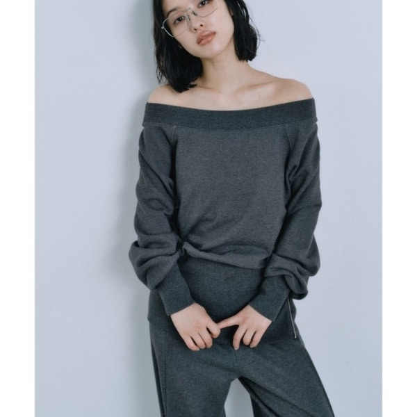 コードエー（CODE A）/off−shoulder sweat