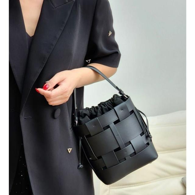 トミエコ（Tomieco）/編み込みショルダー　2wayバッグ　トートとしても活躍