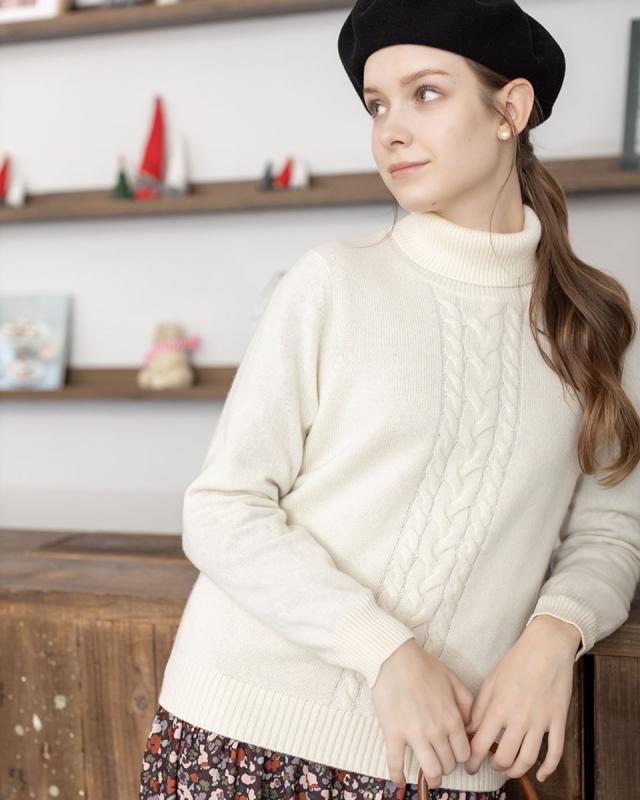 マリサグレース（Marisa Grace）/無染色カシミヤニット オフタートルネックプルオーバー