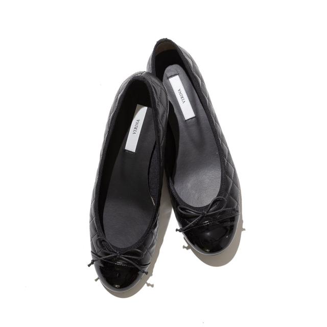 ヴィリーナ（VIRINA）/晴雨兼用キルティングラウンドバレエシューズ