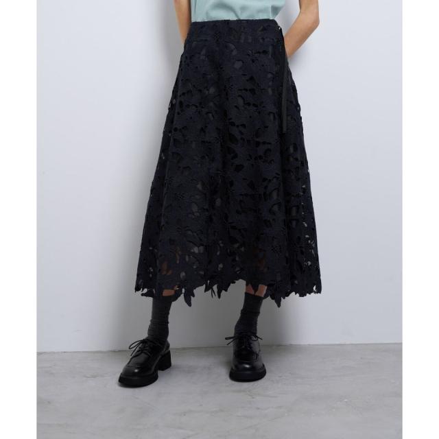ランバン オン ブルー（LANVIN en Bleu）/ケミカルフラワーレースフレアスカート