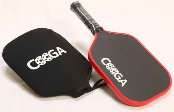 COOGAピックルボールパドル「SHURIKEN002」 (ブラック/レッド) スイートスポットが広くパワーにも優れる、上級志向のエントリー向けパドルです。