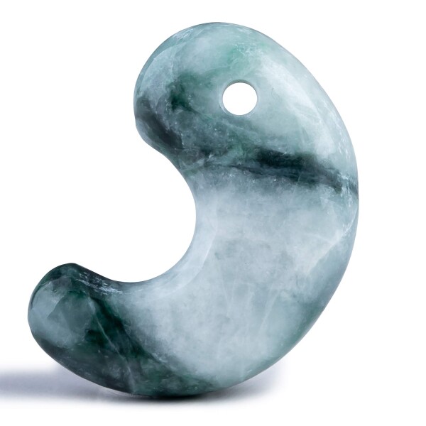 糸魚川天然翡翠 中型 緑色 勾玉 日本国石 縄文のパワーストーンMT0619