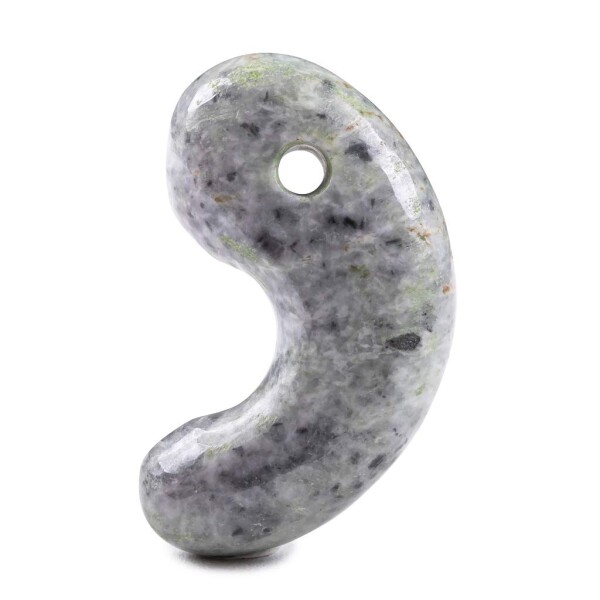 糸魚川天然翡翠 勾玉 黒色 日本国石 縄文のパワーストーンMT0762