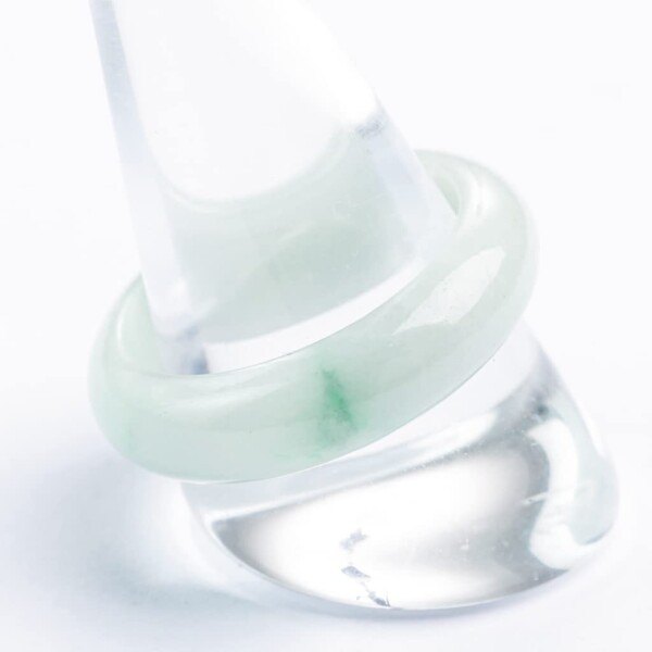 24号 糸魚川天然翡翠 くりぬき指輪 白色 日本国石 縄文の