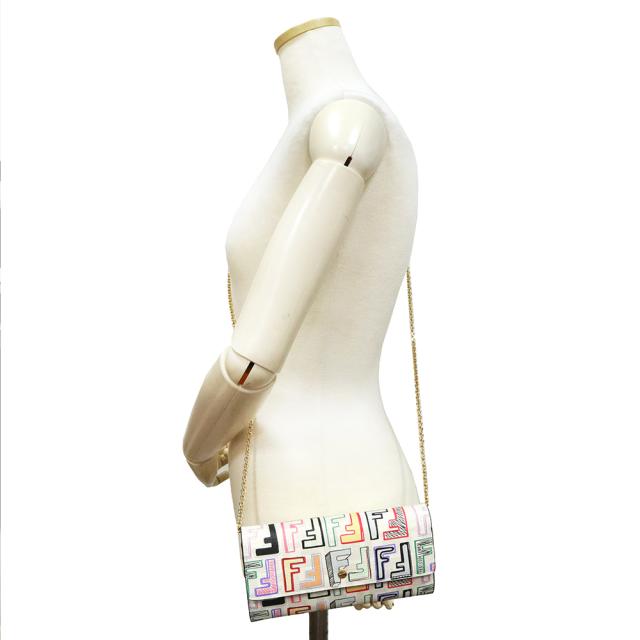 新品・未使用品）フェンディ FENDI FFロゴ プリント 二つ折り長財布