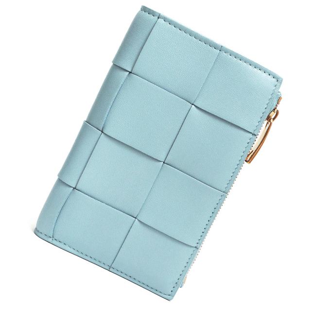 （新品・未使用品）ボッテガヴェネタ BOTTEGA VENETA マキシ イントレチャート カセット ミディアムウォレット 二つ折り財布 ラムスキン レザー アイス ライトブルー 青 アンティークゴールド金具 750262 箱付