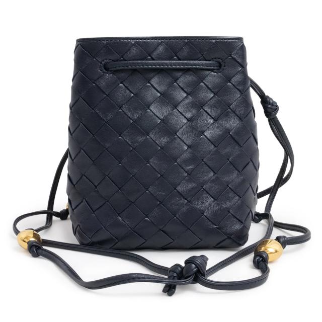 （未使用　展示品）ボッテガヴェネタ BOTTEGA VENETA イントレチャート スモール バケット ショルダーバッグ 斜め掛け カーフスキン レザー ネイビー 紺 ゴールド金具 717432