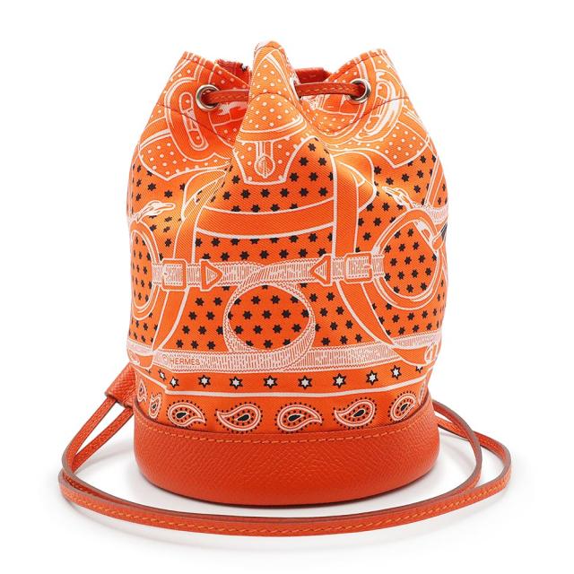 （未使用　展示品）エルメス HERMES ソワクール タイニー エプロン ドール バンダナ Eperon d Or Bandana 巾着 ポーチ ショルダーバッグ シルク ヴォーエプソン レザー オレンジ フー シルバー金具 T刻印
