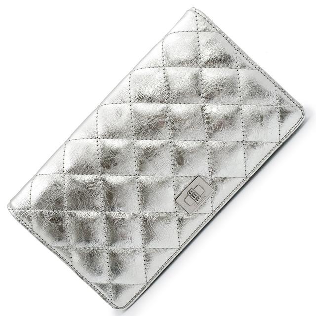 （未使用保管品）シャネル CHANEL マトラッセ 2.55 二つ折り長財布 カーフスキン レザー シルバー シルバー金具 A35304 箱付