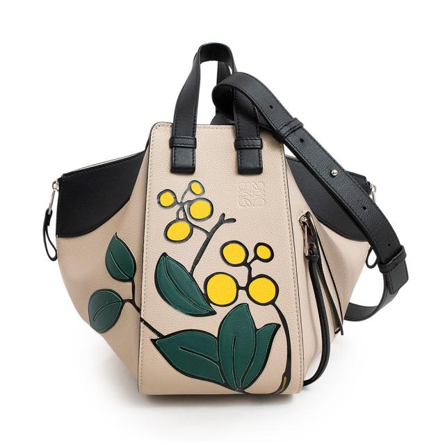 （未使用　展示品）ロエベ LOEWE ハンモック スモール ハーバリウム フラワー 花柄 斜め掛け 2WAY ショルダー ハンドバッグ ソフトグレインカーフ レザー ライトオート ベージュ ブラック 黒 シルバー金具 A538S35X34