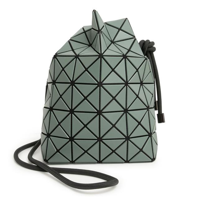 （未使用　展示品）イッセイミヤケ ISSEY MIYAKE バオバオ BAOBAO WRING MATTE 2Way ショルダーバッグ 斜め掛け PVC アッシュグリーン ガンメタル金具 BB18AG561