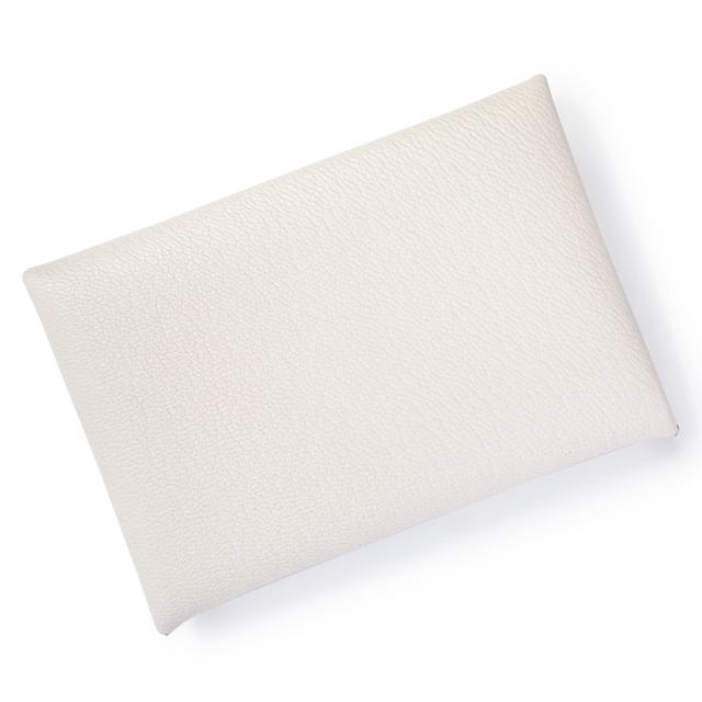 （新品・未使用品）エルメス HERMES カルヴィ カードケース パスケース 名刺入れ 定期入れ シェブル シェーブルミゾール レザー クレ ホワイト シルバー金具 W刻印 箱付