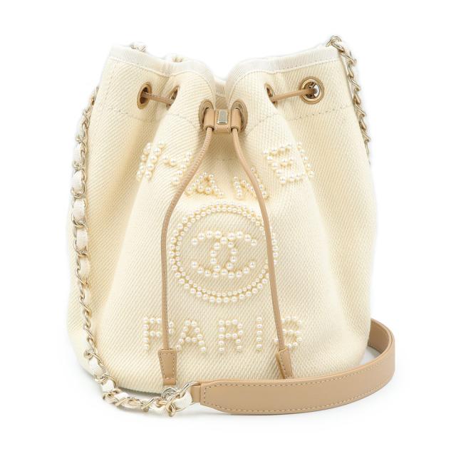 （未使用　展示品）シャネル CHANEL ドーヴィル チェーン ショルダーバッグ 巾着 ポーチ 斜め掛け キャンバス レザー パール ベージュ ホワイト ゴールド金具 AS1045