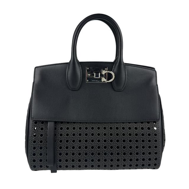 Salvatore Ferragamo サルヴァトーレフェラガモ ガンチーニ ハンドバッグ ショルダーバッグ ブラック 14054 レディース【中古】 z6813