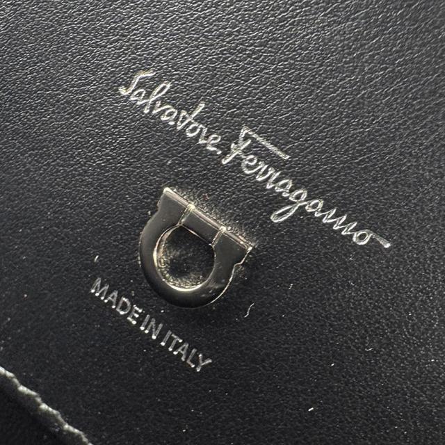 Salvatore Ferragamo サルヴァトーレフェラガモ ガンチーニ