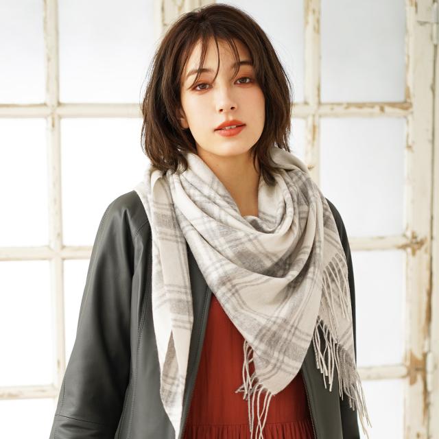 カシミヤ ストール 春 レディース カシミヤ100% カシミヤストール 三角 三角形 三角ストール アレンジ 簡単 羽織り 薄手 カシミヤ 100% 夏 冷房対策 冷え対策 羽織れる 紫外線対策 日よけ 母の日 プレゼント ギフト ラッピング (02000300r)
