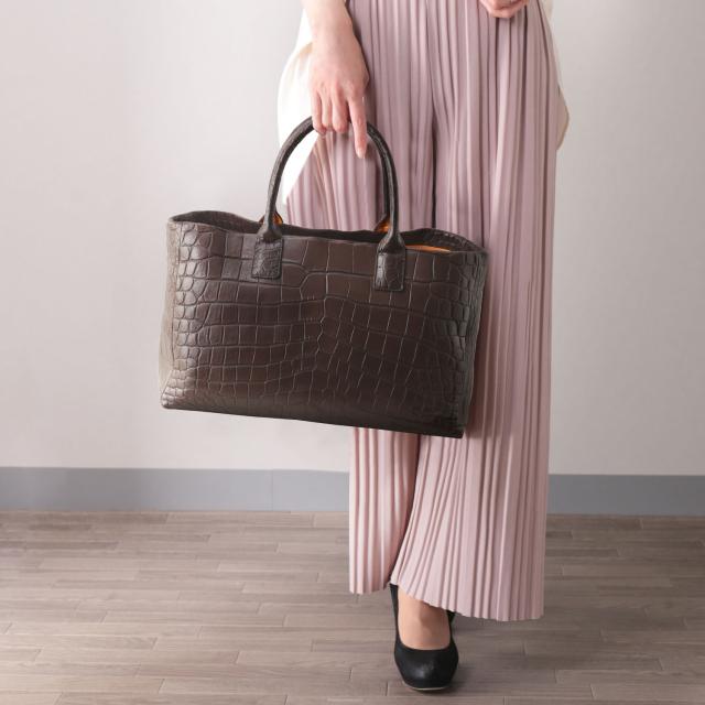 クロコダイル トートバッグ センター取り マット 加工 大容量 保証書 付き クロコダイルバッグ 本革 鰐革 レディースバッグ 肩掛け(06001686r)