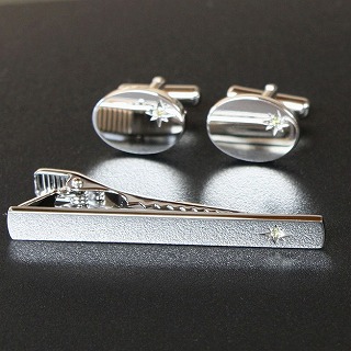 8月の誕生石　ペリドットカフス　ネクタイピンセット