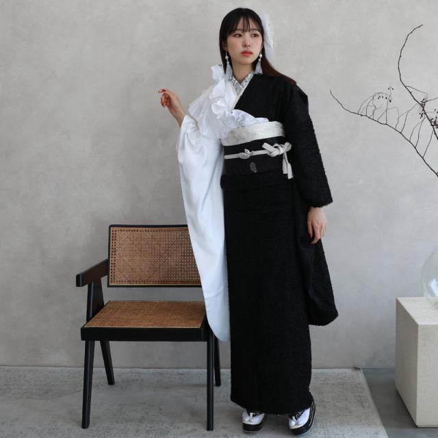 【新品・最大20日間レンタル】 振袖 レンタル 成人式 黒 くろ  ブラック 白 ホワイト  金色  ゴールド フルセットレンタル24点フルセット クール モード ゴージャス ラグジュアリー 流行り  「黒地と白地の配色振袖」 結婚式  ブラック  黒 かっこいい モノトーン 新品・最大20日間レンタル】 振袖 レンタル 成人式 黒 くろ ブラック