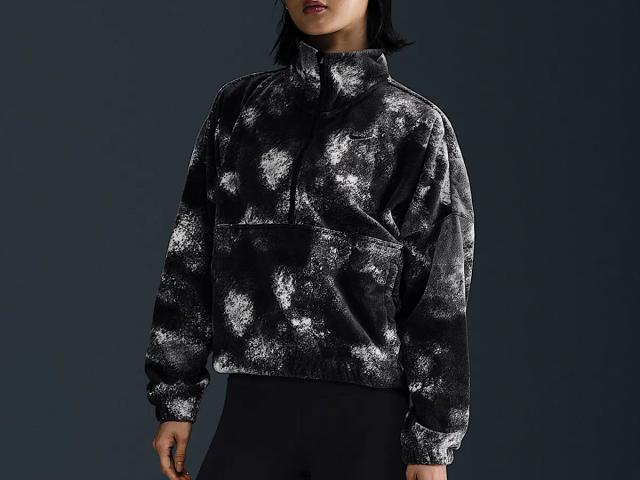 ナイキ NIKE Therma-FIT ワン オーバーサイズド 1/2ジップ フリース プリント トップ レディース 秋 冬 ブラック 黒 スポーツ フィットネス ハーフジップ トップス FZ6970-010