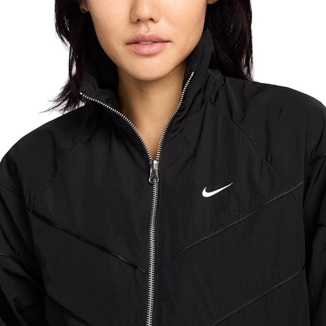 ナイキ NIKE ウィンドランナー ルーズ UV ウーブン フルジップ ジャケット レディース ブラック 黒 スポーツ フィットネス フルジップ ジャケット FV6305-010 ナイキ NIKE ウィンドランナー ルーズ UV ウーブン フルジップ