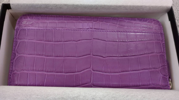 ラベンダークロコダイルラウンドファスナー長財布 メンズ財布 財布 革 紳士用 メンズ用 男性用 ワニ ワニ革 クロコダイル クロコダイル本革 ワニ本革 ワニ革 革 本革 クロコダイル財布 クロコダイル長財布 おしゃれ 父の日 誕生日 プレゼント ギフト 贈り物 お祝い 贈答品