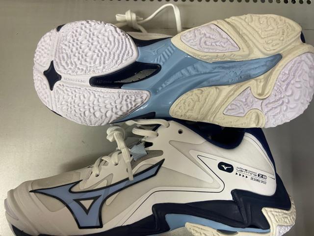 ミズノ　　バレーボールシューズ　ウエーブライトニング　Z8 V1GA240053