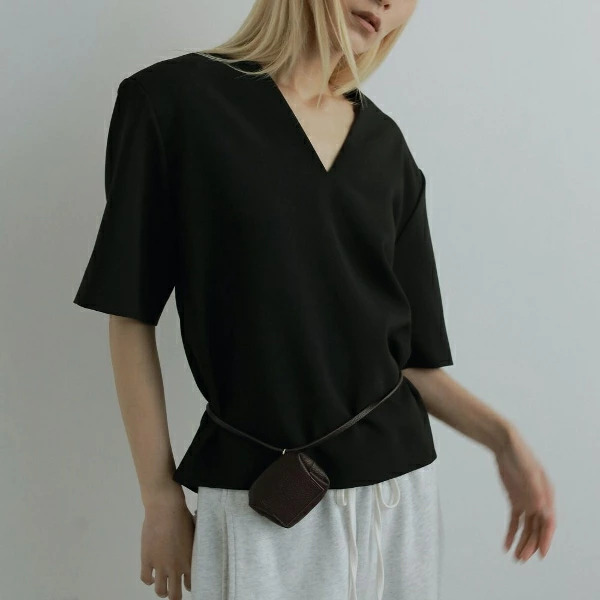 【即納】anuke アンヌーク anuke　Powershoulder Vneck Tops パワーショルダーVネックトップス 62520409 船曳ひろみ【2025】【AW】【2025夏秋】【2025AW】【入荷】