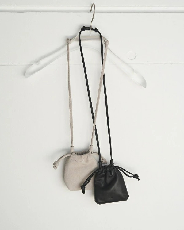 【即納】anuke アンヌーク anuke　Leather Mini Pochette レザーミニポシェット 鞄 62521030 船曳ひろみ【2025】【AW】【2025夏秋】【2025AW】【入荷】 即納】anuke アンヌーク anuke Leather Mini Pochette レザーミニ