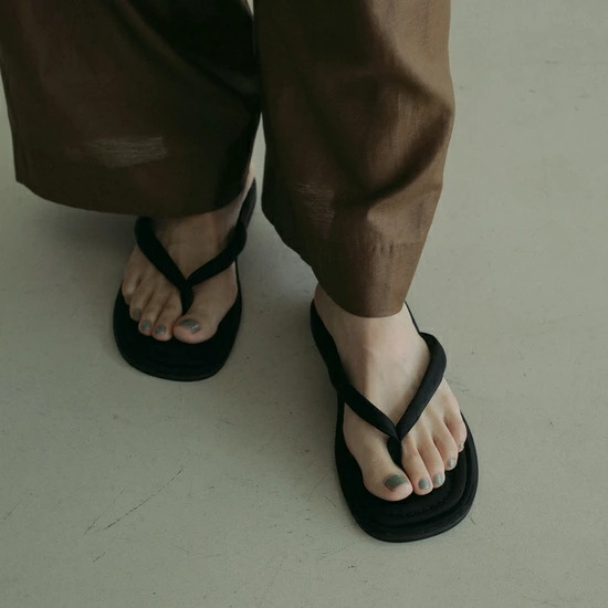 【即納】anuke アンヌーク anuke　Square Tong Sandals スクエアトングサンダル 62511002 船曳ひろみ【2025】【SS】【2025春夏】【2025SS】【入荷】