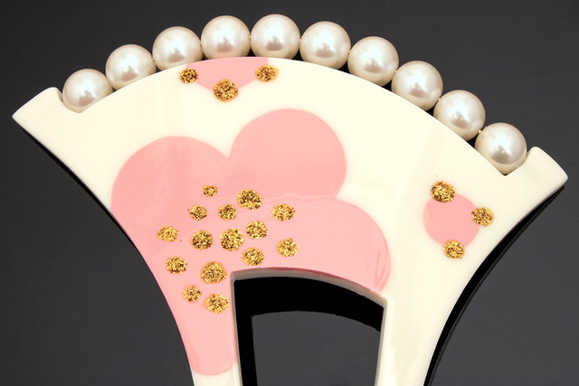 かんざし バチ型 和装 簪 髪飾り 白乳色 オフホワイト 梅 うめ 花 ラメ