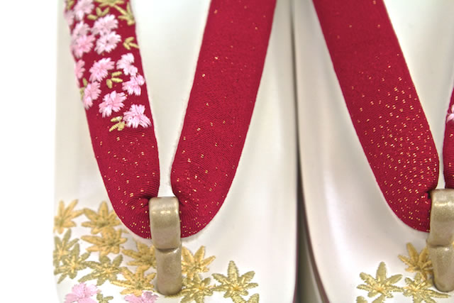 成人式 草履 レディース 振袖 盛装 赤 桜紅葉刺繍 ヒール草履 高ヒール 厚底 合成皮革 【フリーサイズ】 成人式 草履 レディース 振袖 盛装 赤 桜紅葉刺繍 ヒール草履 高ヒール