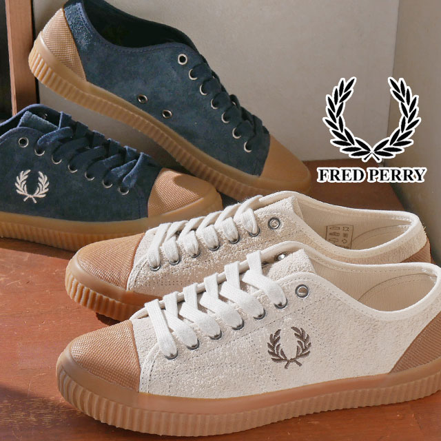 送料無料 メンズ FW 秋冬 新作 冬新作 スニーカー ローカット 人気 流行 定番 2022 2023 FRED PERRY B4338 560 F36 ヒューズ ロー テクスチャードスエード カジュアルシューズ ローレル エクリュ シェイデッドネイビー 靴