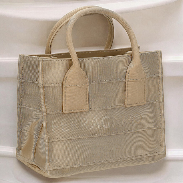 フェラガモ トートバッグ レディース ブランド Ferragamo 214988 ベージュ 軽量 手提げ 高級 おしゃれ プレゼント 女性 実用的 かわいい