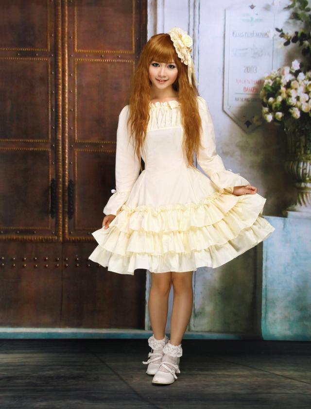 ロリータワンピース，ベージュ　スクエアネック　ティアド　ロングスリーブ　クラシック＆トラディション