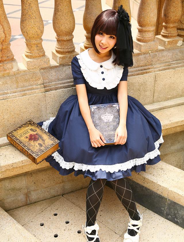 ネイビーブルーロリータワンピースドレス　2021　足太ぺんた　ショートスリーブ　ターンダウンカラー　レース　トリム　アイドル衣装