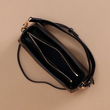 サマンサタバサ ショルダーバッグ トラペズミニヨン ブラック Samantha Thavasa サマンサ タバサ ブランド 正規品 新品 ギフト プレゼント 人気 おすすめ 誕生日 記念日 クリスマス 送料無料 ラッピング無料 サマンサタバサ ショルダーバッグ トラペズミニヨン ブラック Samantha