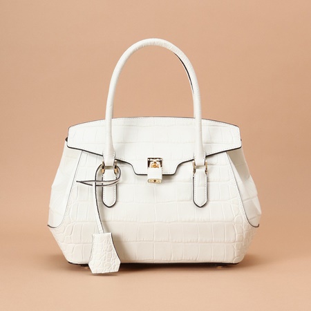 サマンサタバサ トートバッグ イタリアンカーフレザー 大サイズ オフホワイト Samantha Thavasa サマンサ タバサ ブランド 正規品 新品 ギフト プレゼント 人気 おすすめ 誕生日 記念日 クリスマス 送料無料 ラッピング無料