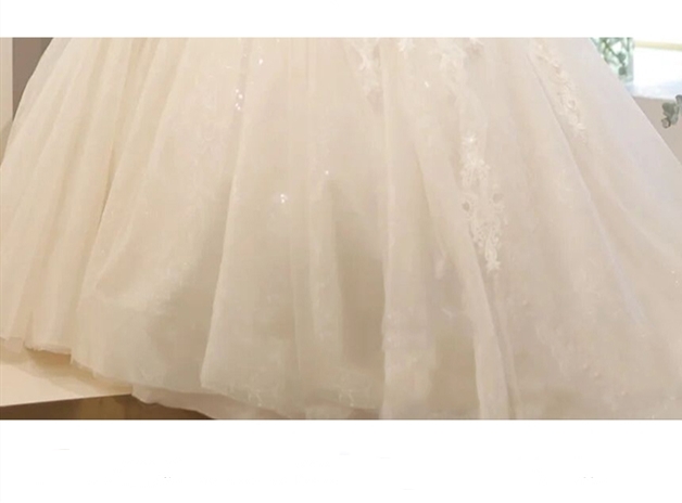 豪華 レース ウェディングドレス Aライン 7分袖 Vネック パニエ ベール