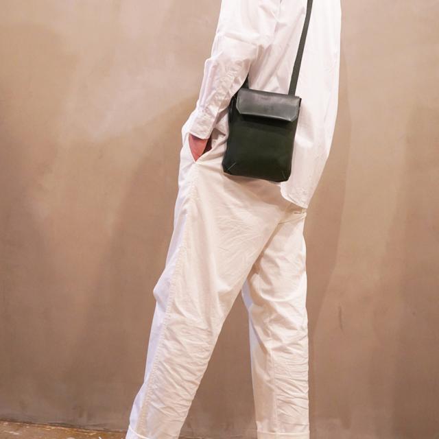 送料無料 【alto.】縦型スマートショルダーバッグAMSB-1030（グリーン）【ひょうご・神戸オンライン物産展】 / レザー 本革 サイドファスナー付 お取り寄せ 通販 お土産 お祝い プレゼント ギフト おすすめ