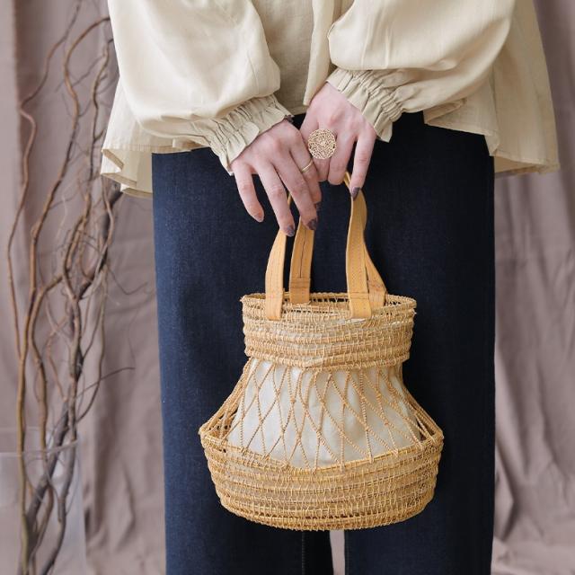 【送料無料】『ハンドメイド巾着カゴバッグ』 【メール便不可】【100】[ハンドバッグ レディース 春夏 カゴバッグ 巾着 丸型 サークル レザーハンドル 天然素材 ハンドメイド パームファイバー 牛革 バングラデシュ産 TARANGO bjy0061] 送料無料】『ハンドメイド巾着カゴバッグ』 【メール便不可】【100