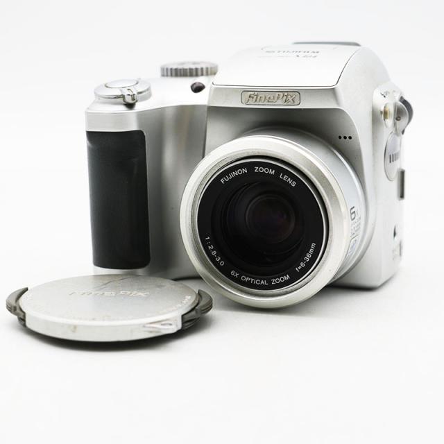 FUJIFILM 富士フィルム FinePix S304 シルバー 中古並品の通販はau PAY マーケット - カッタリーナ | au ...
