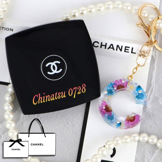 【無料 名入れ】CHANEL(シャネル) ミロワール ドゥーブル ファセット & アルファベット キー リングス コンパクト ミラー 純正ブランドラッピング有 鏡 デパコス ブランド 名前入れ コスメ 化粧品 正規品 誕生日プレゼント ギフト