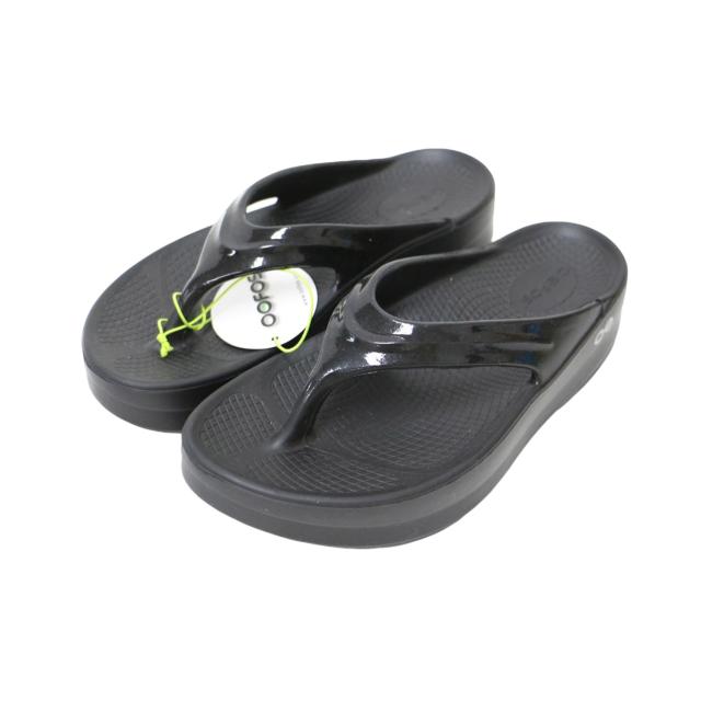 OOFOS ウーフォス サンダル ブラック 黒 サイズ:7(24.0cm) / ウーメガ 厚底 トング サンダル / OOmega ビーチサンダル ボリュームソール / シューズ 靴【レディース】【K4467】