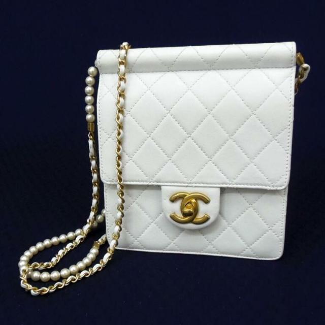 シャネル CHANEL ショルダーバッグ フラップバッグ マトラッセ フェイクパール×チェーン ココマーク ポシェット 白 【中古】(61550)