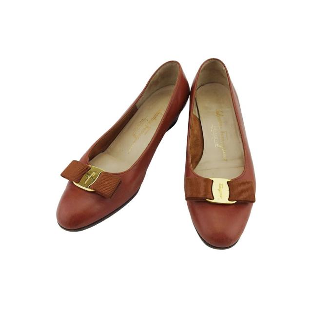 【X'masセール★30%OFF】サルヴァトーレフェラガモ Salvatore Ferragamo パンプスヴァラリボン ♯6ハーフC ラウンドトゥ ブラウン ゴールド レディース 中古